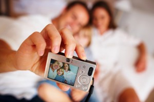 Familie macht ein Foto von sich